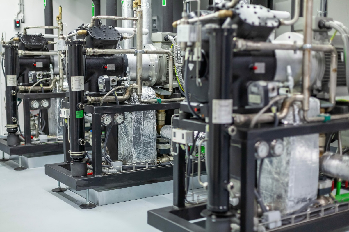 Kältetechnisch optimierte Eisbahn mit dem Kältemittel-gemisch NH3/DME ...